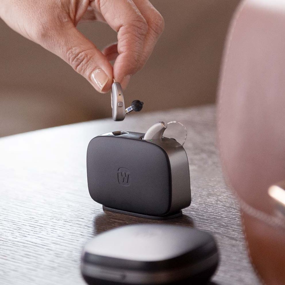 Widex Pro hearing aid chargers - Charge n Clean - Manuals | Widex Pro