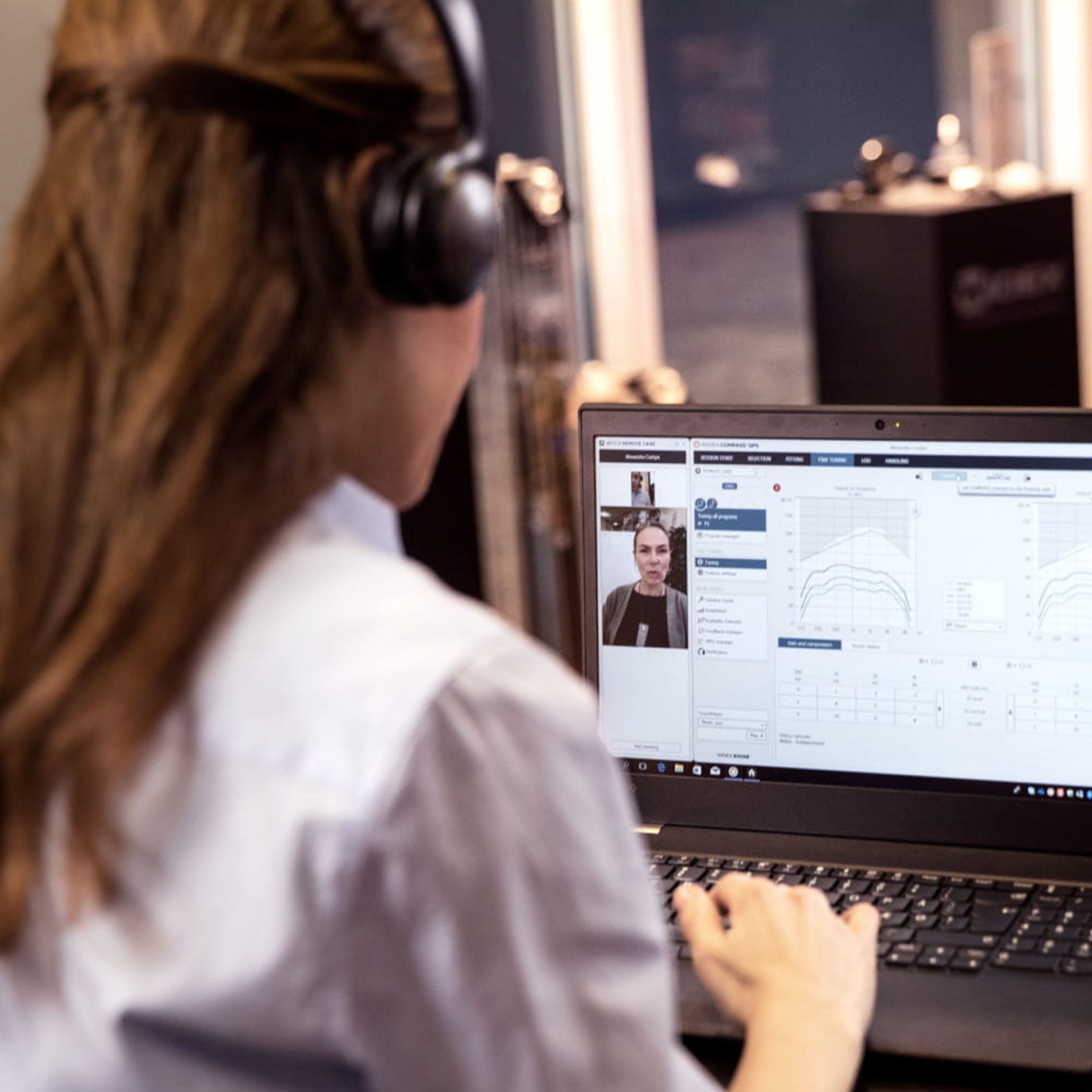 Widex Moment™ hearing aids (440, 330, 220, 110) | Widex Pro